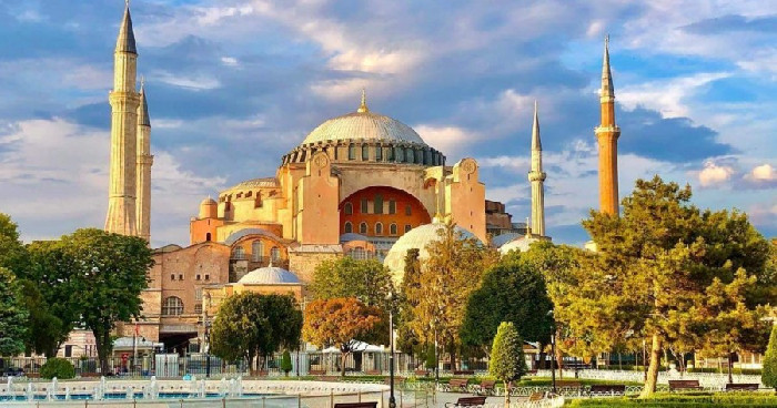 Istanbul - Hram Izvorul Tamaduirii 2025 :: Delta Dream